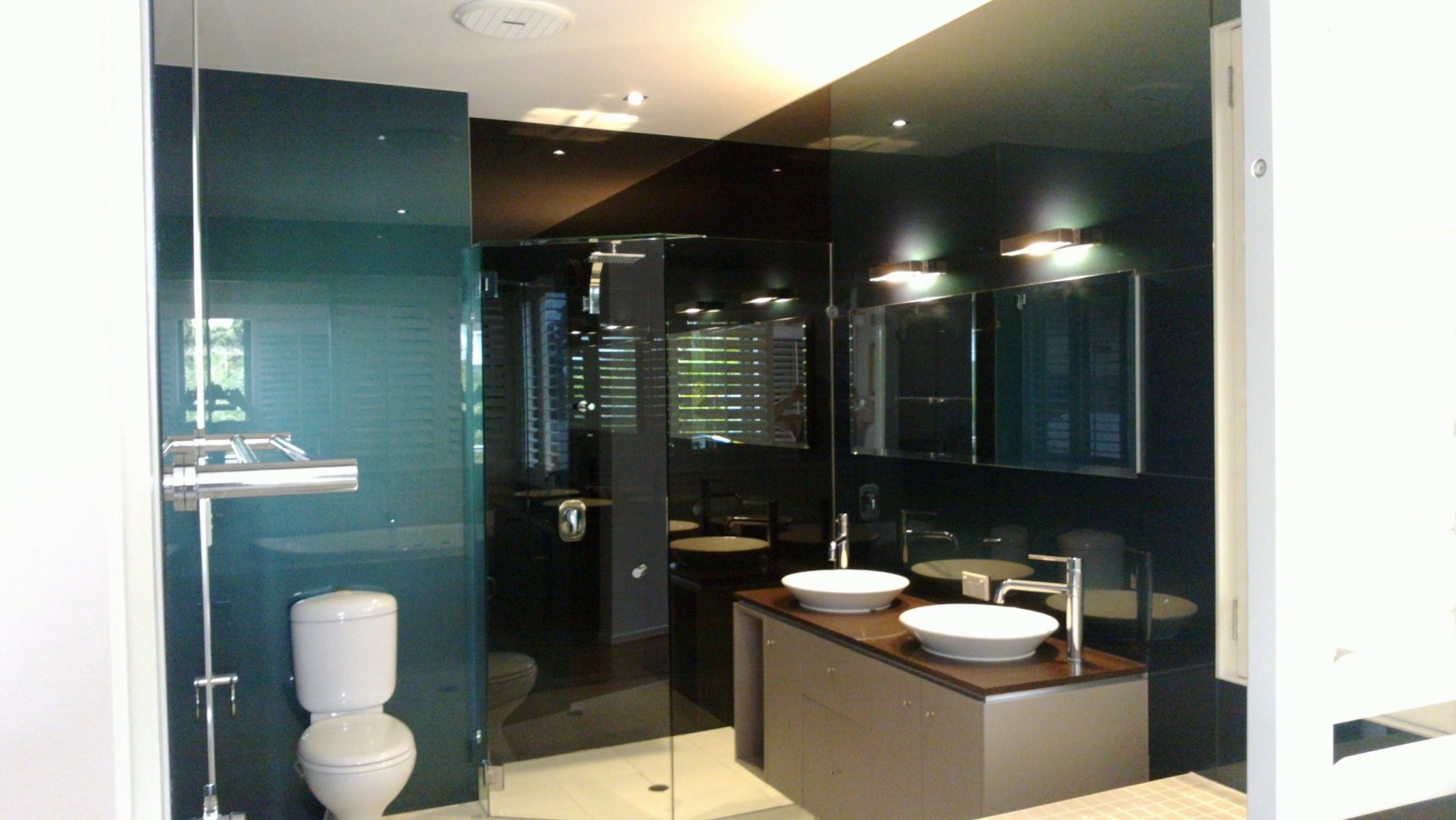 Fully Frameless, Semi-Frameless & Traditional Framed Shower Screens